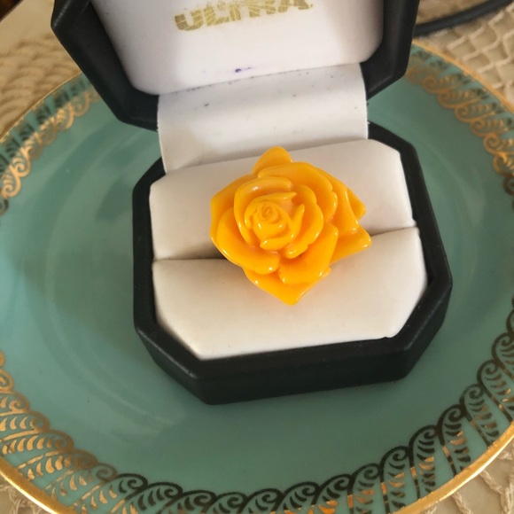 Vintage | Jewelry | Vintage Yellow Rose Lucite Ring | Poshmark
